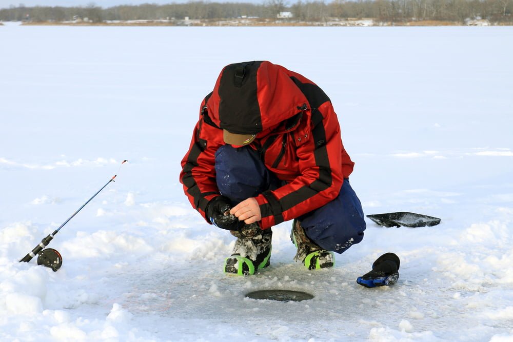 How To Ice Fish: The All Inclusive Guide - Fish Finder Tech